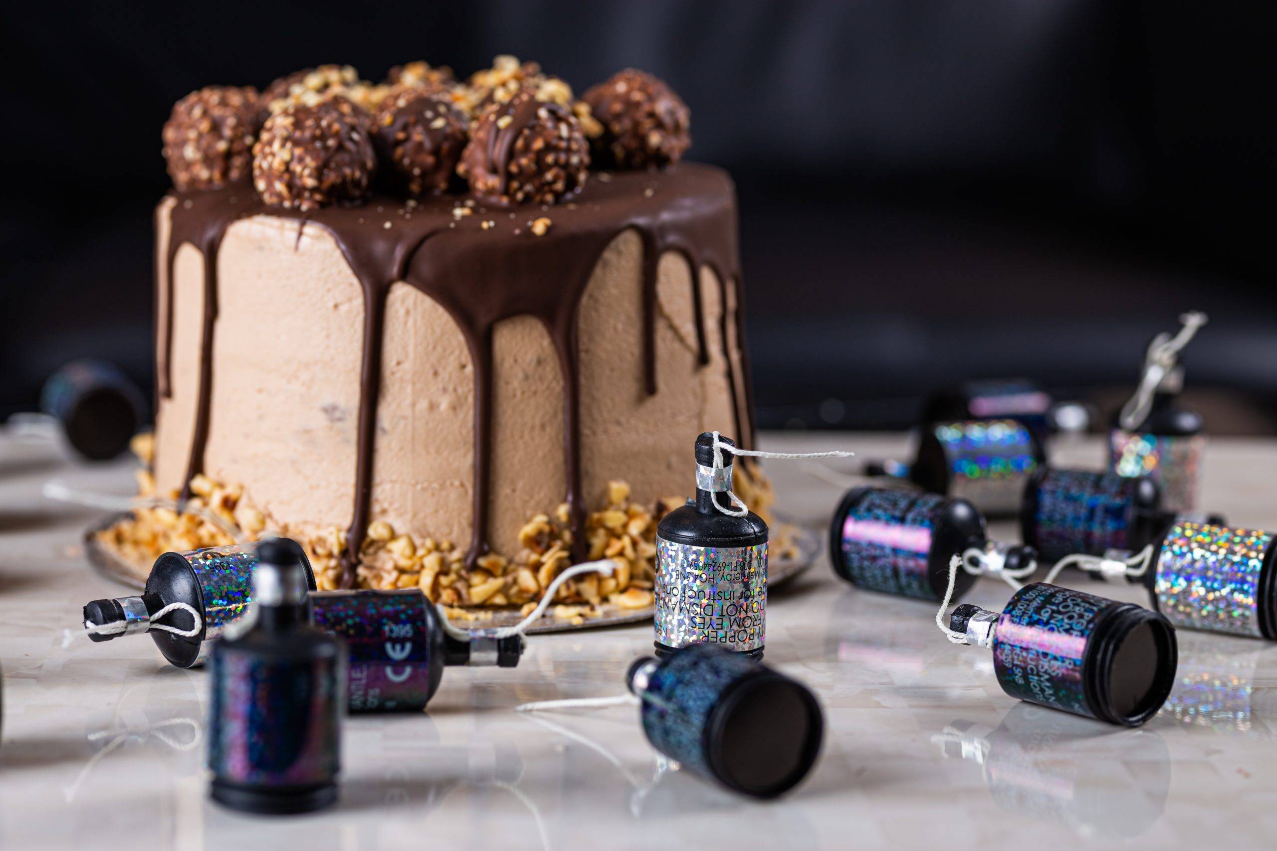 Black Holographic Poppers (20 per pack) – Desserts Delivered Bakery